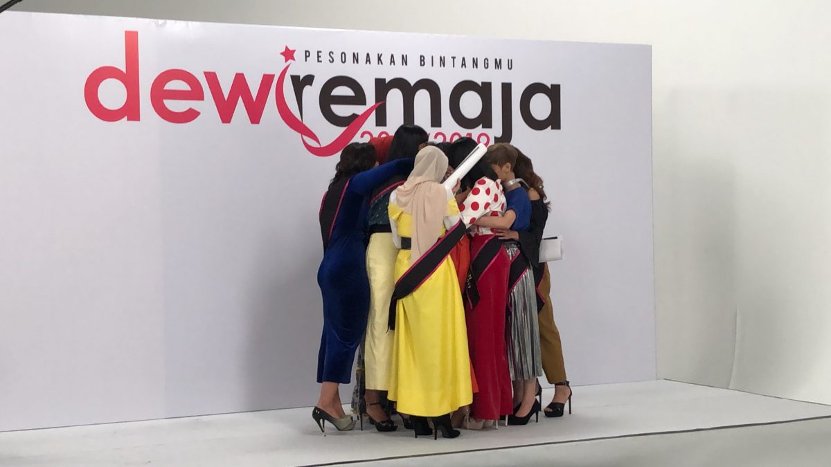 Pramugari, Zeera Azizi Peserta Pertama Tinggalkan Dewi Remaja 2018/2019 ...